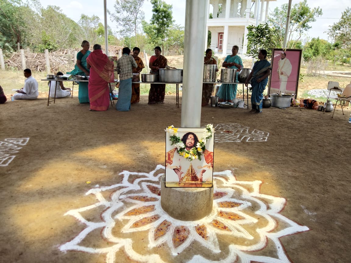 Nithya Annadanam at Ashram - Guru Poornima 2018 - Vasudevanada